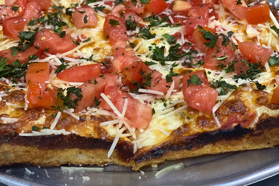 Cloverleaf Pizza | Eastpointe, Michigan | LongWeekends Magazine