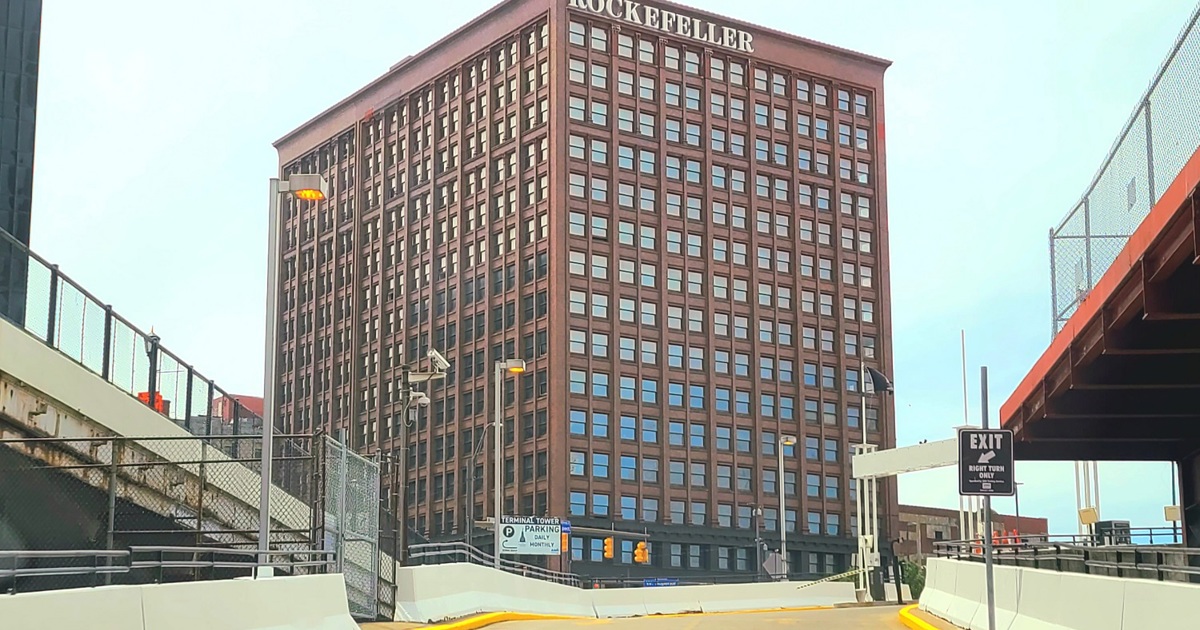 Rockefeller Building Sale Nears as Out-of-Town Buyer Emerges