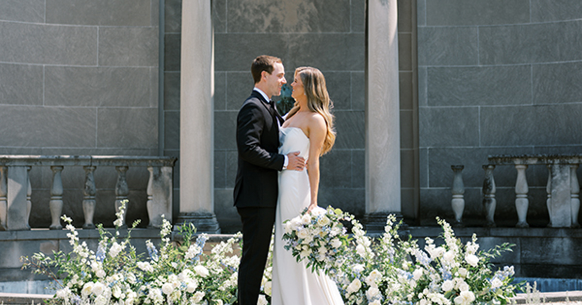 Love Blossoms in the Hanna Courtyard Garden at Western Reserve ...