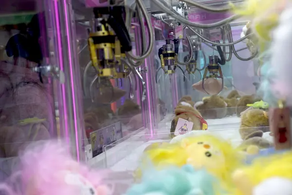 Claw Machine Craze Arrives in Cleveland’s AsiaTown Neighborhood